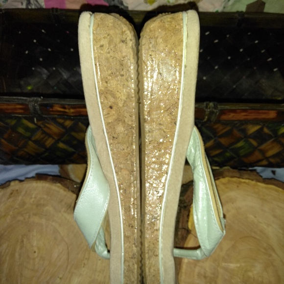 Volatile | Shoes | Volatile Mint Green Leather Thong Wedges Size 8 ...